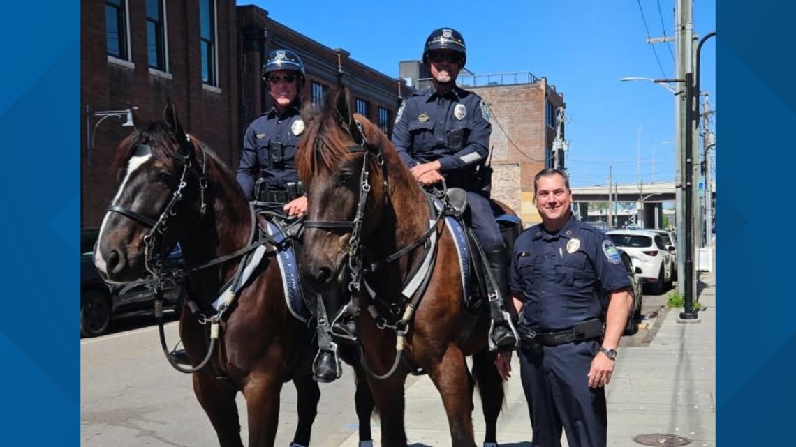 KPD's mounted patrol unit makes first appearance during Smokies home ...