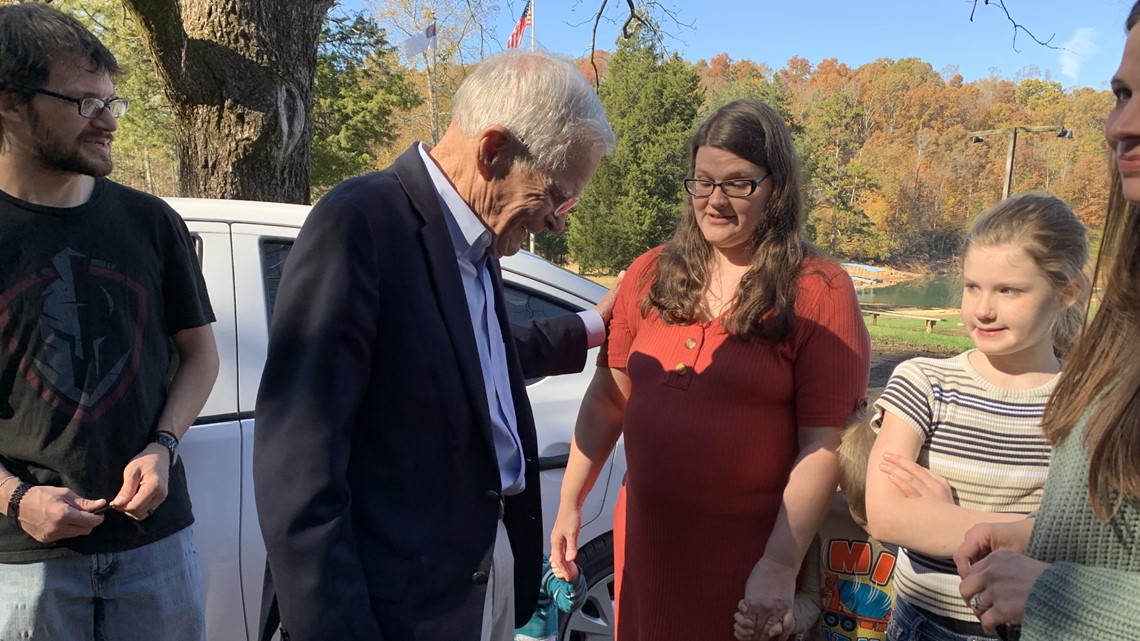 Together again: WBIR's Bill Williams reunites with family of 10 who ...