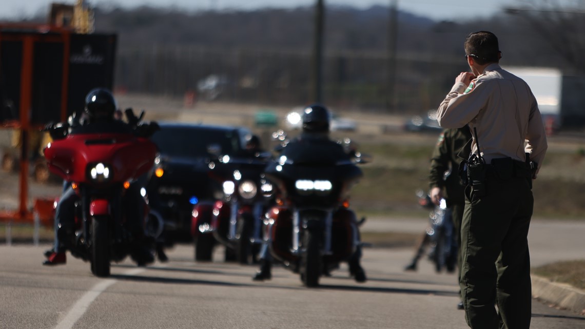 Officers escort fallen Deputy Greg McCowan to Sevier Heights Baptist ...