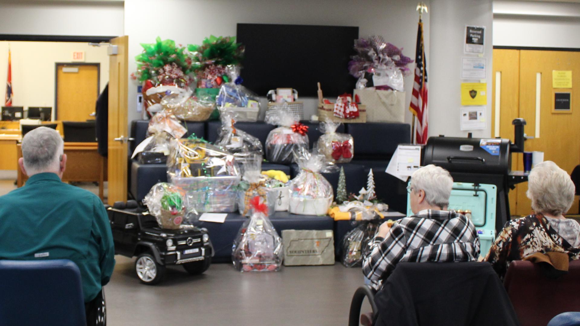 Auction raises $24K to help Knox County foster families meet needs ...