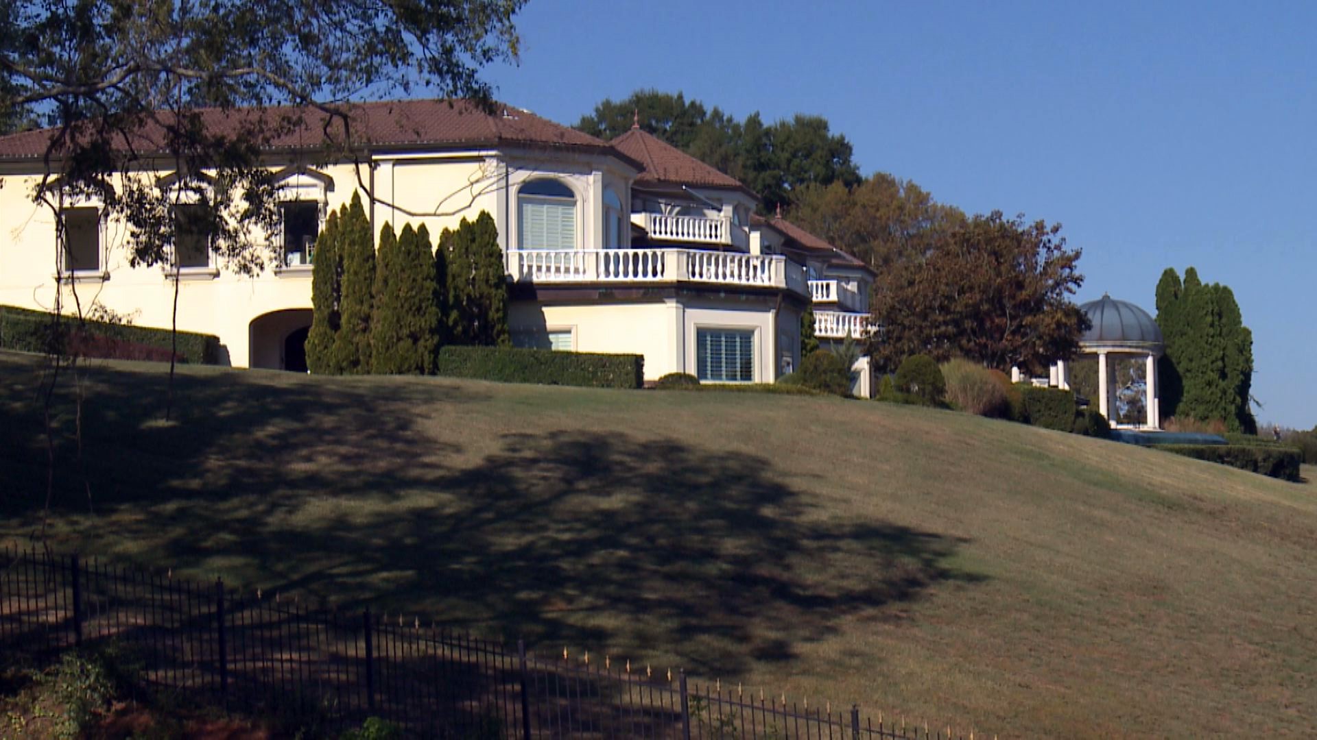 Sale of giant Villa Collina mansion tied up in legal dispute | wbir.com