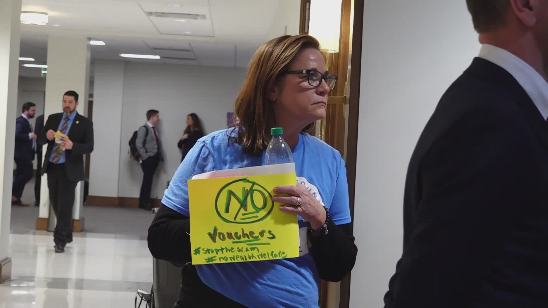 Tennessee Senate committee advances universal school voucher proposal ...