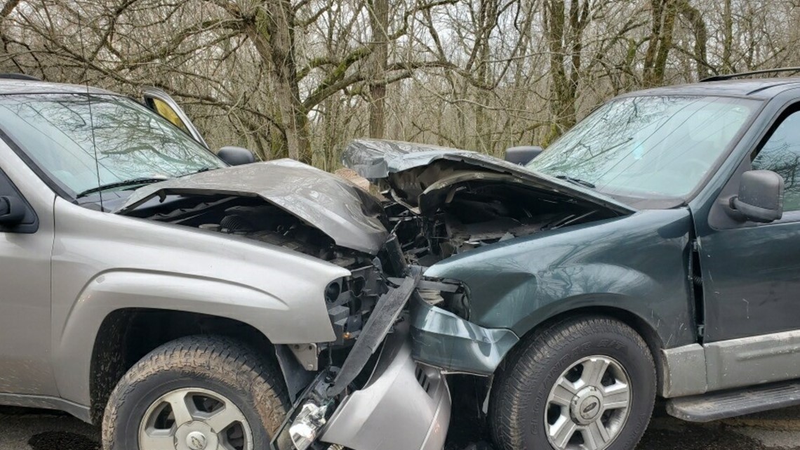 Strawberry Plains Pike crash sends 2 adults, 4 children to the hospital ...