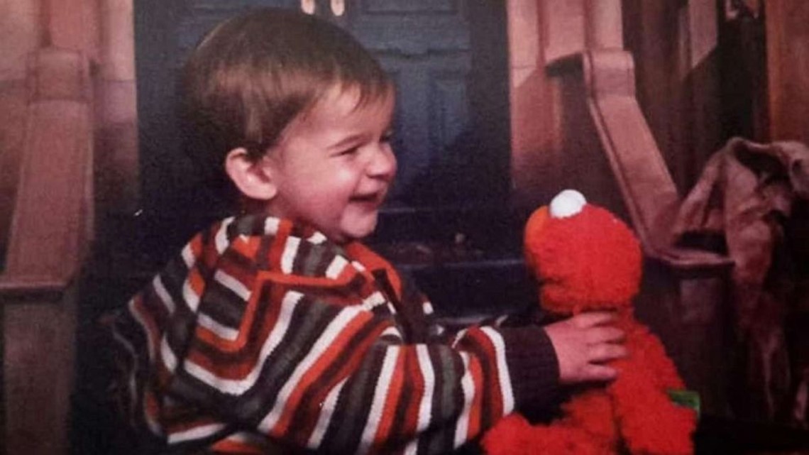 Knoxville photographer reunites mother with her son's missing Elmo more ...