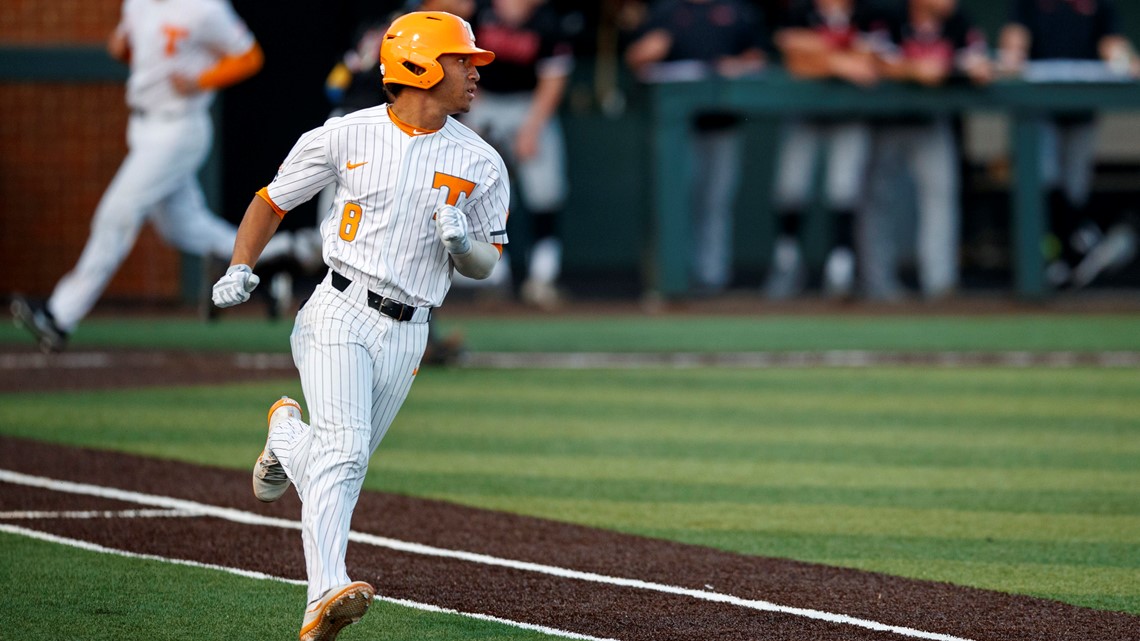 Vols' outfielder Christian Scott will return to Tennessee next season ...
