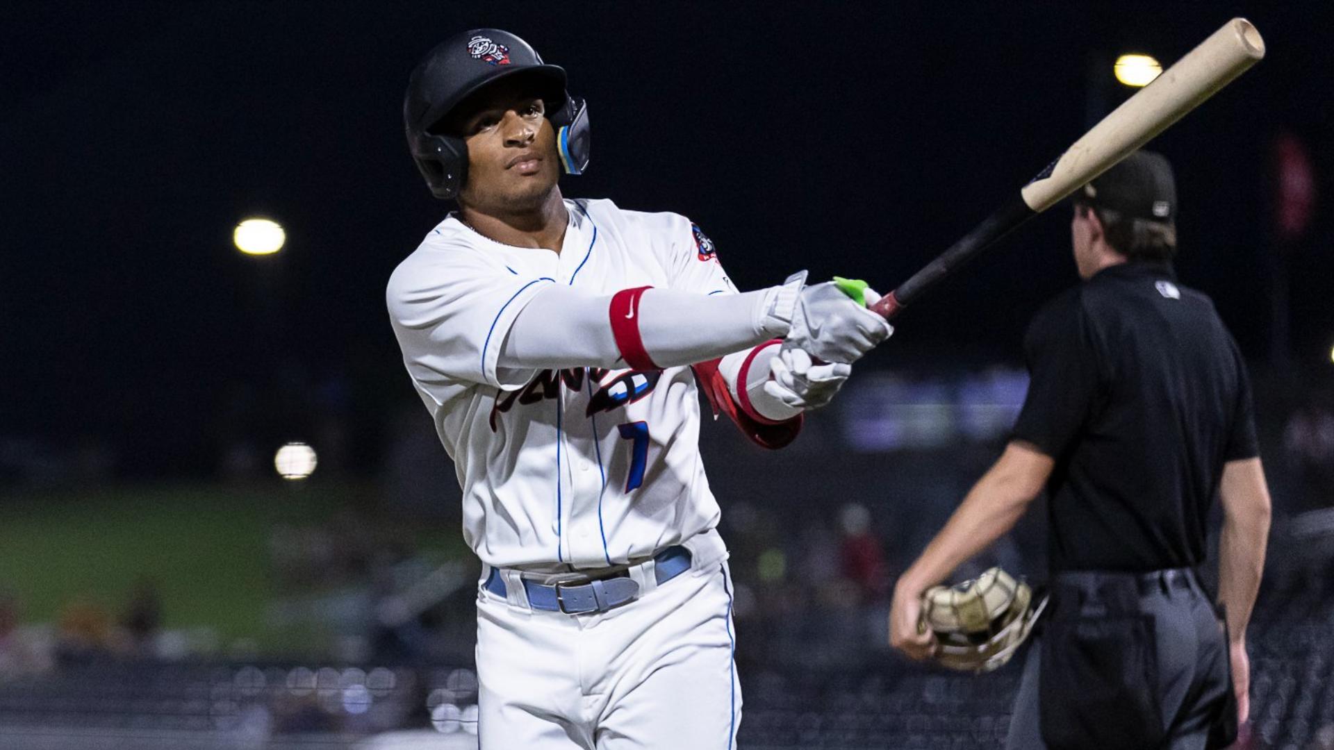 Tennessee baseball squeezes by Arkansas to start series, 10-7. | wbir.com