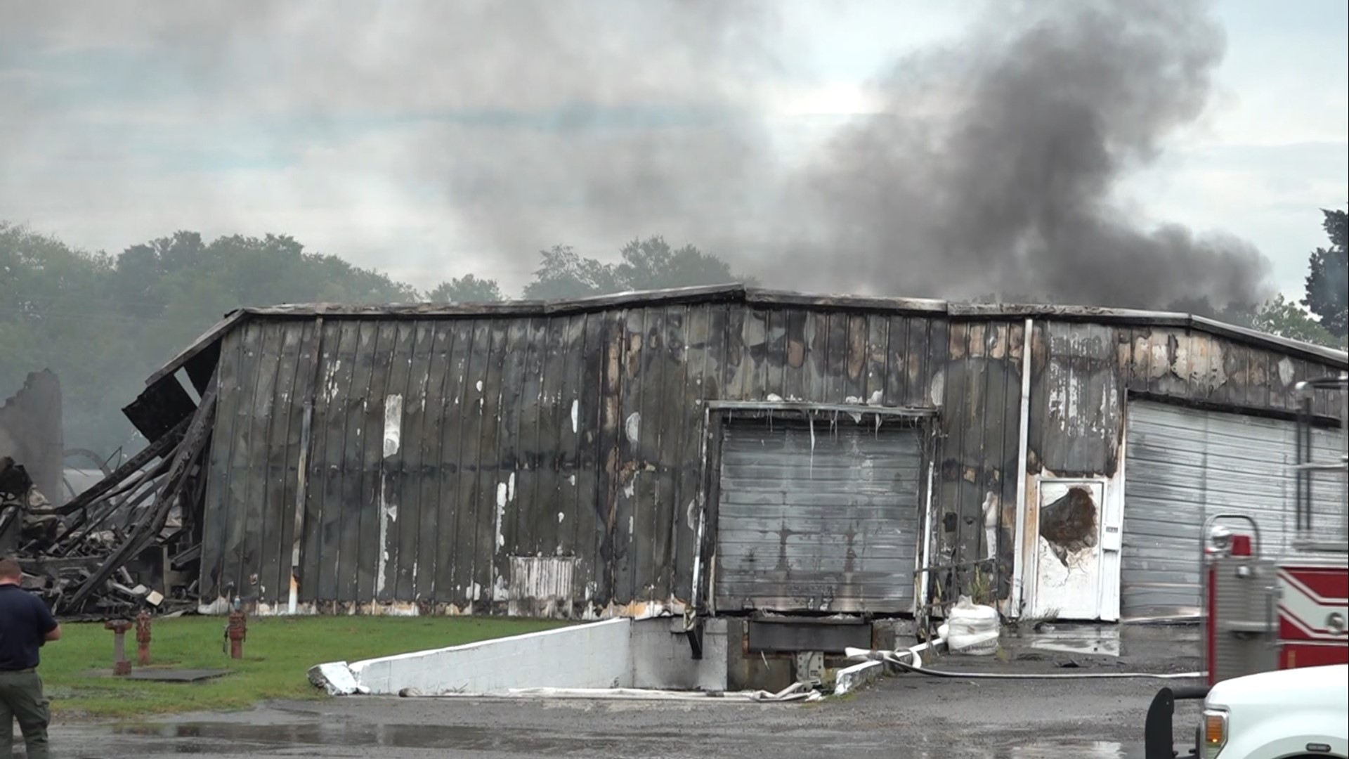 Crews continue to fight large fire at Newport recycling plant | wbir.com