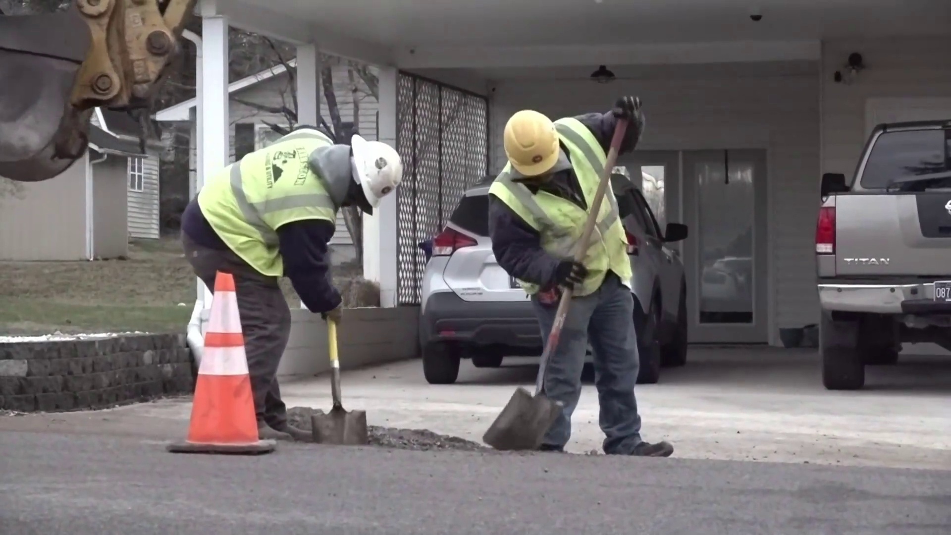 Oak Ridge water main breaks cause milky water, officials work on fixes ...