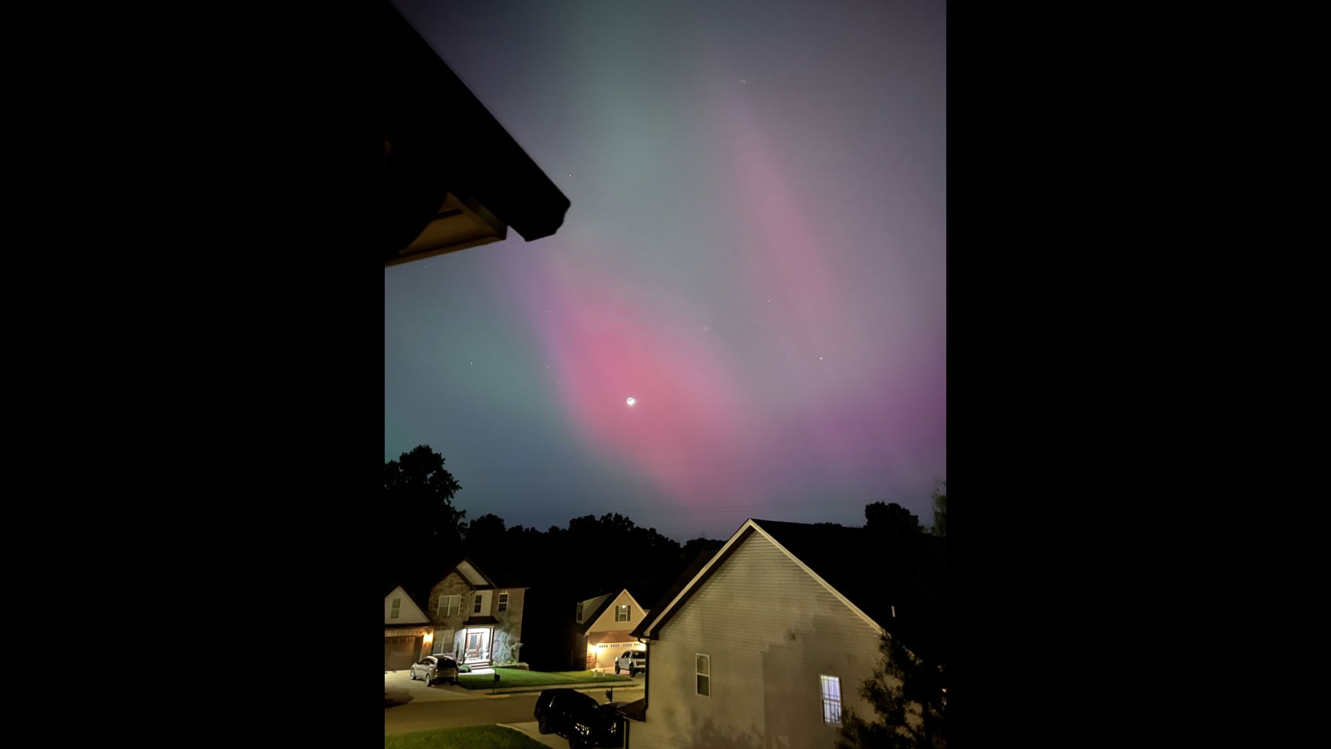 The Northern Lights are here! Dazzling lights fill East Tennessee skies ...
