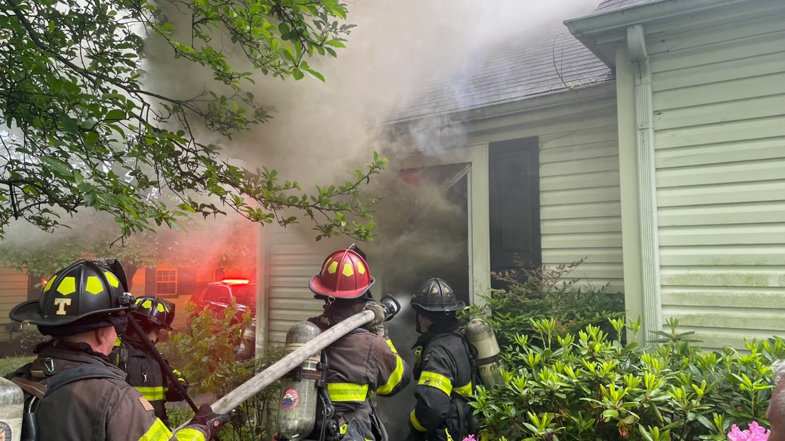 KFD: Man uninjured after house fire in North Knoxville | wbir.com