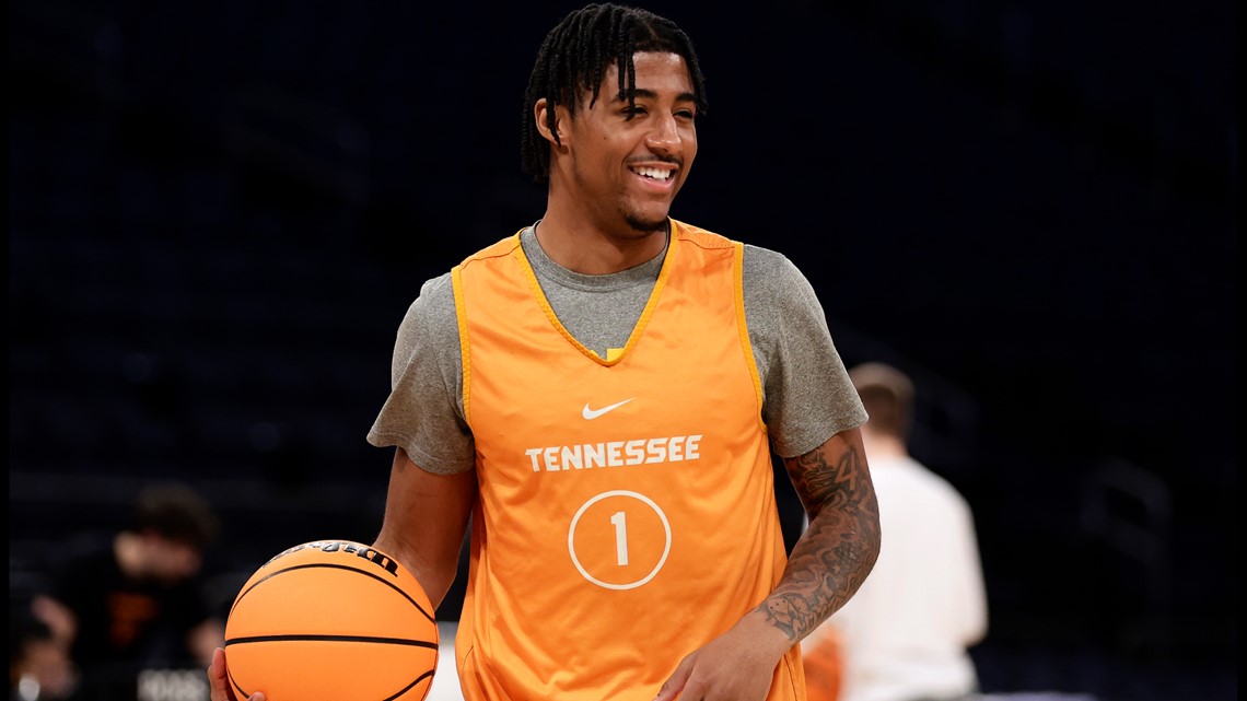 Vols guard B.J. Edwards enters the transfer portal | wbir.com