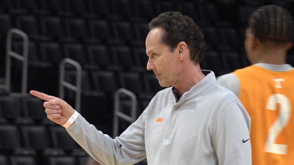 Tennessee assistant Gregg Polinsky back in Detroit for Sweet 16 | wbir.com