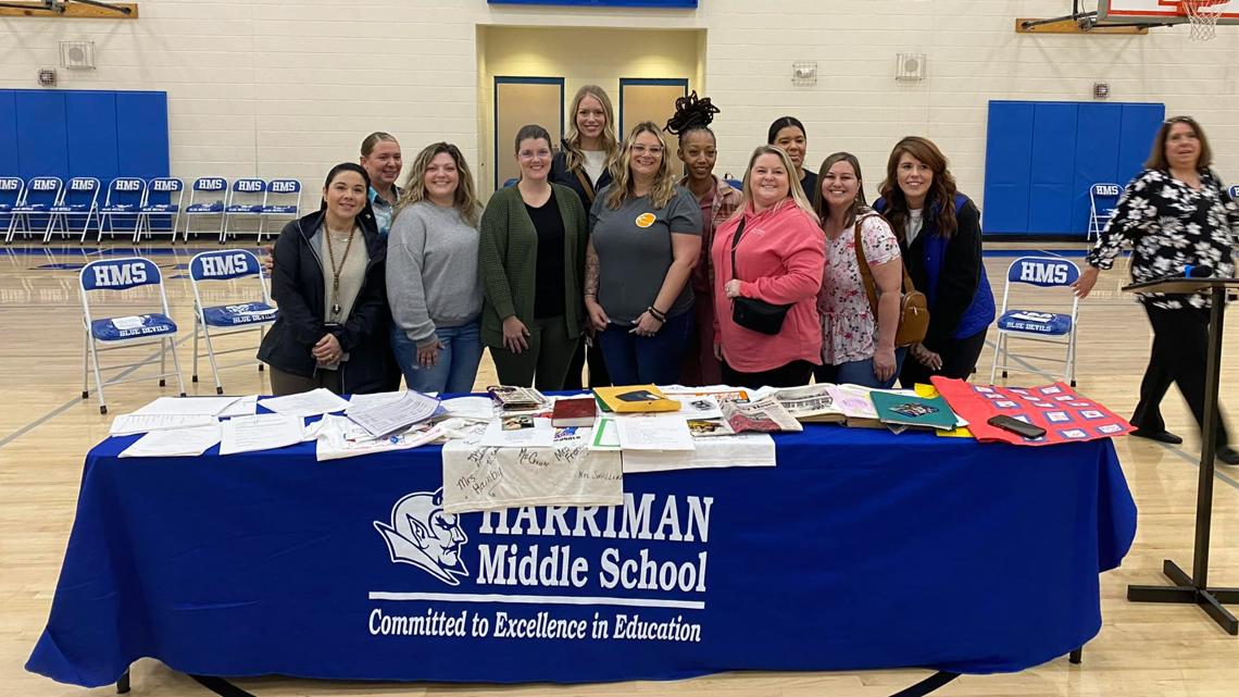 Harriman Middle School opens 25-year-old time capsule, bringing turn-of ...