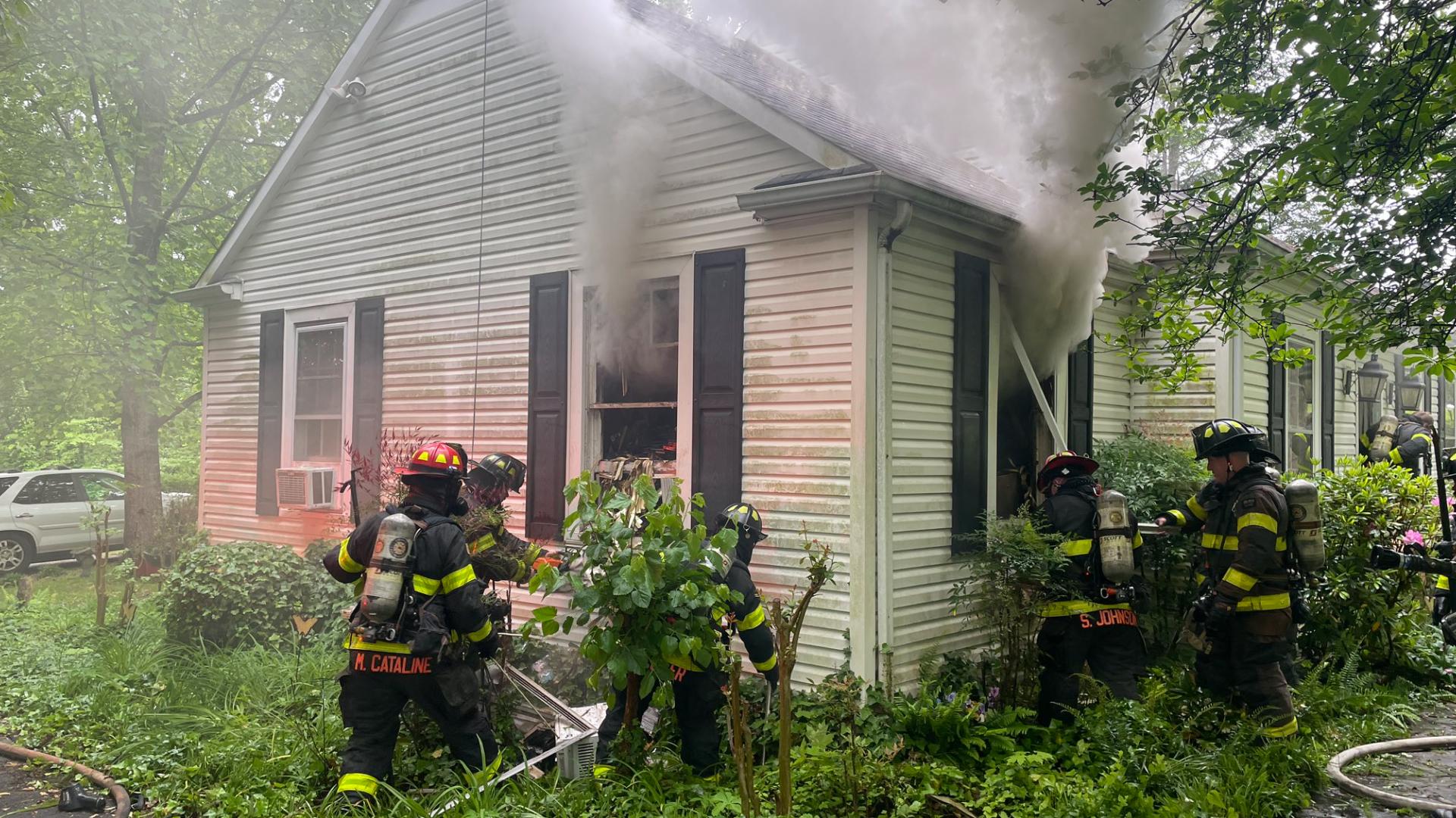 KFD: Man uninjured after house fire in North Knoxville | wbir.com