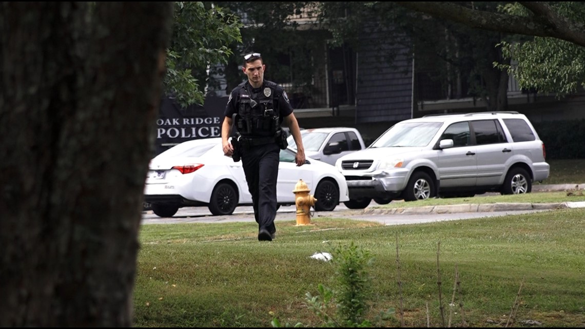 Oak Ridge SWAT team responds to barricade standoff | wbir.com