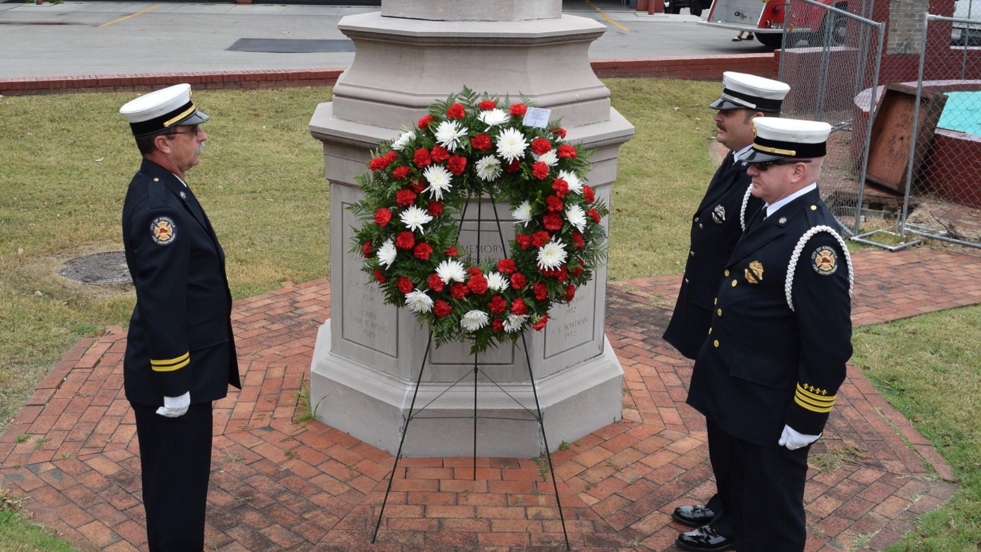 Knoxville Fire Department honors fallen firefighters in memorial service | wbir.com