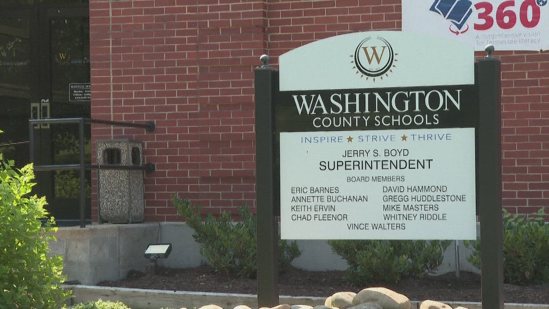 School board holds meeting about member's comments | wbir.com