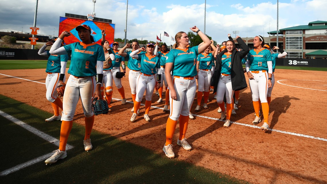 No. 3 Tennessee softball gets run-rule win against No. 18 Florida ...