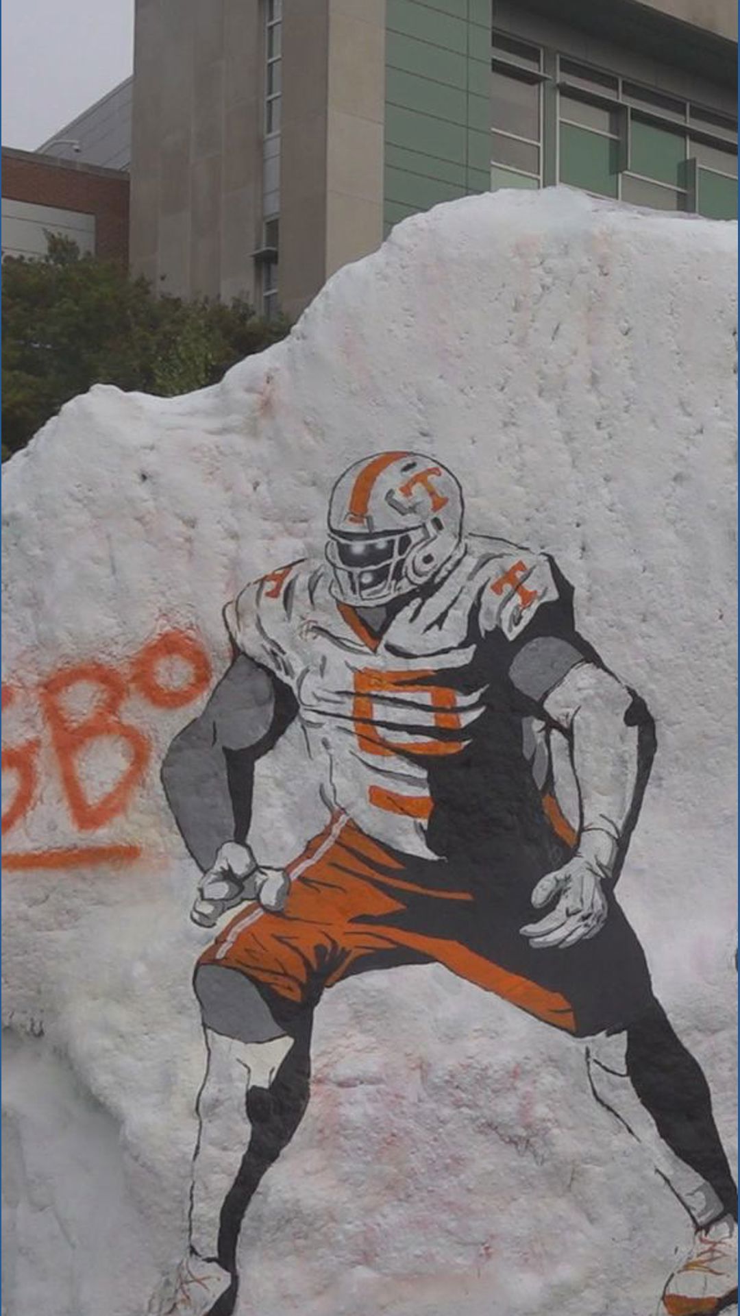 UT sophomore Cole Davis paints 'The Rock' | wbir.com