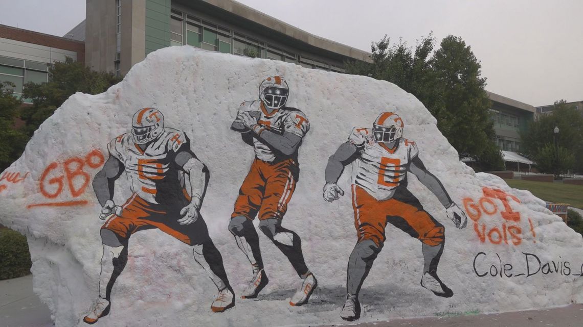 UT sophomore Cole Davis paints 'The Rock' | wbir.com