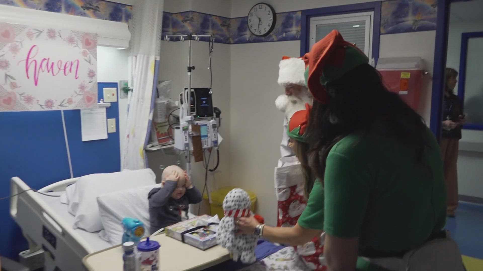 Santa visits children at East Tennessee Children's Hospital | wbir.com