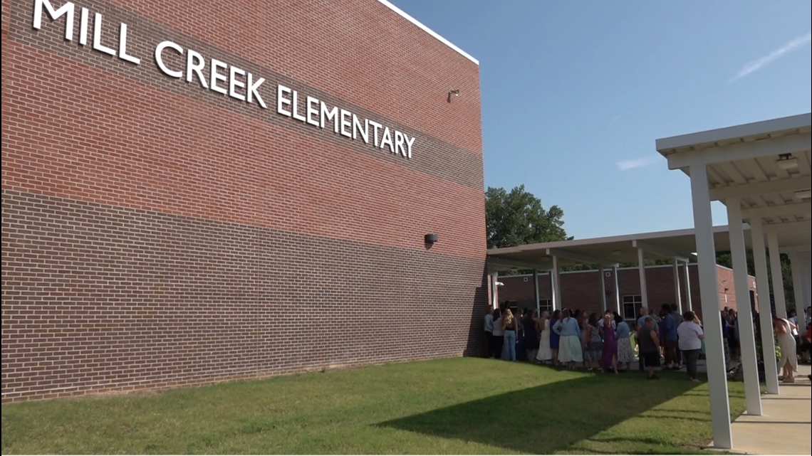 Mill Creek Elementary School gives tour before starting classes | wbir.com