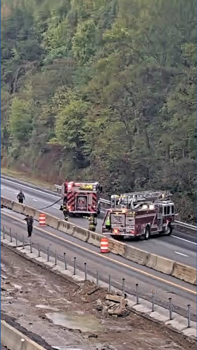All lanes blocked on I-75 in KY due to crash, photos show semi-truck on ...