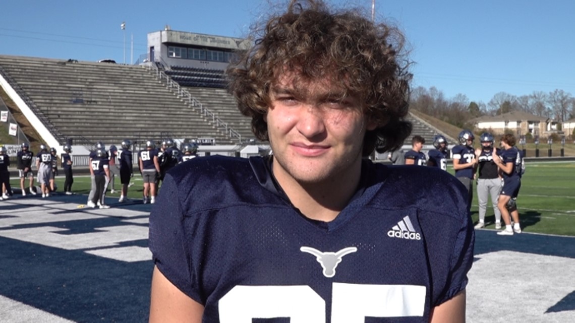 Anderson County's Gavin Noe picks up trash after state semifinal | wbir.com