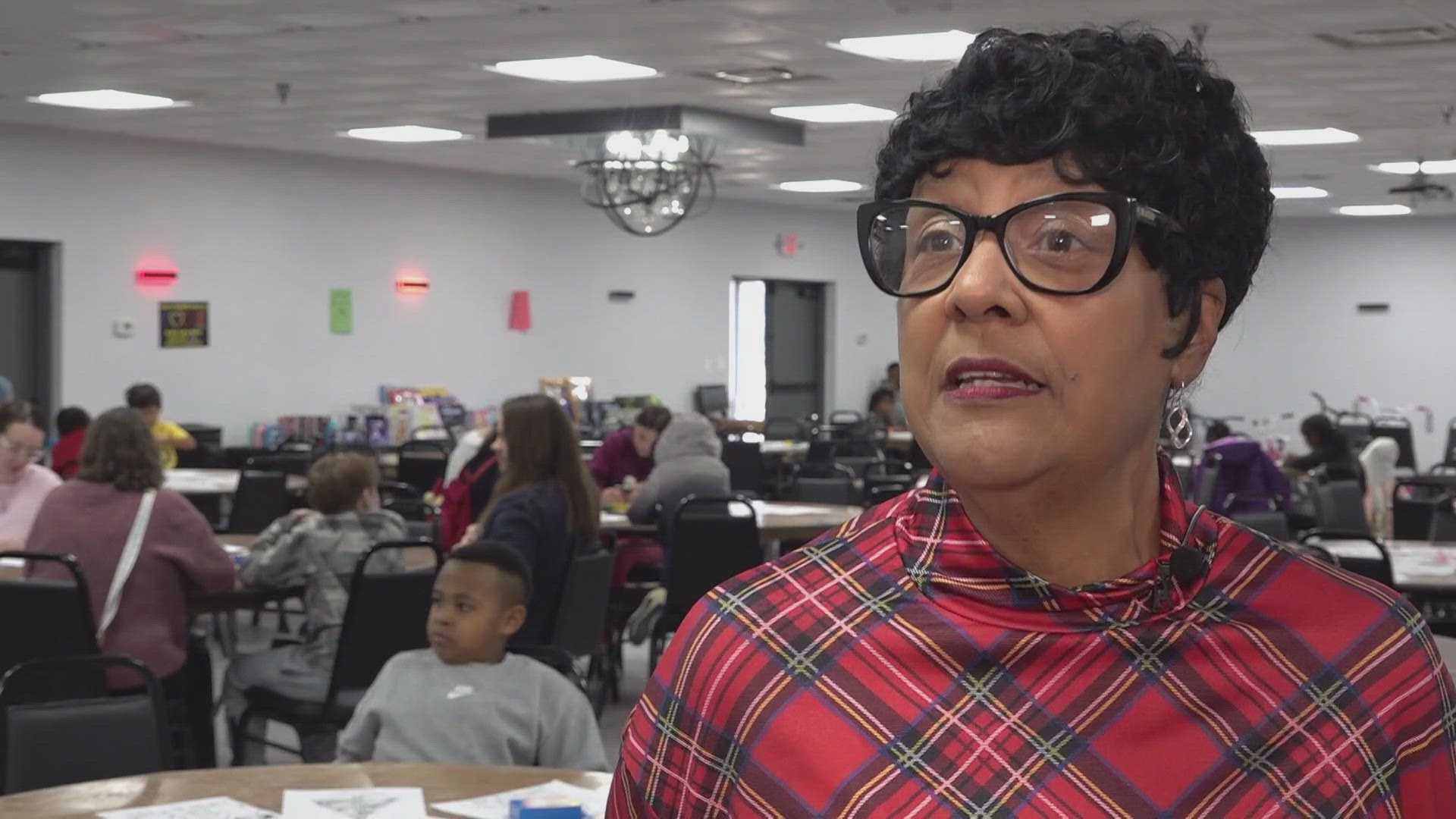 Knoxville nonprofit hosts holiday giveaway party | wbir.com