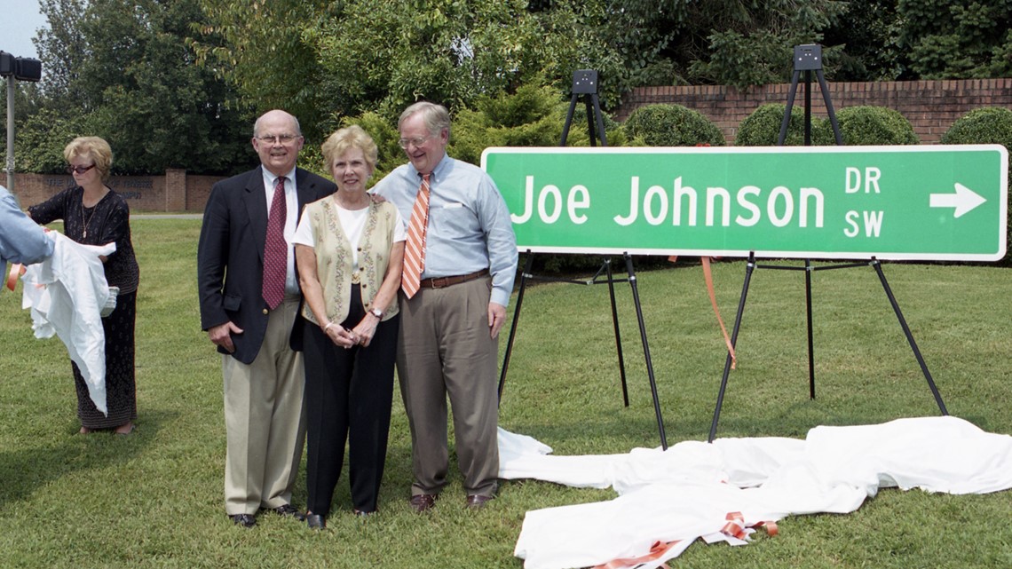 Former University of Tennessee President Joe Johnson dies | wbir.com
