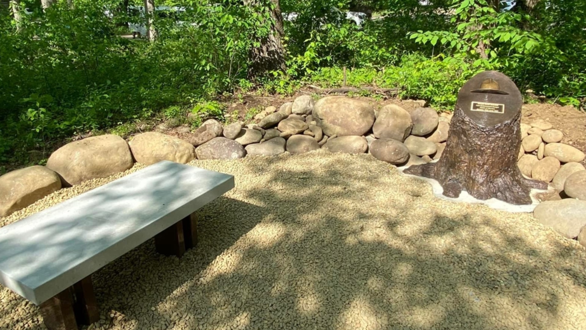 Smokies memorial honors ranger killed in 1998 | wbir.com