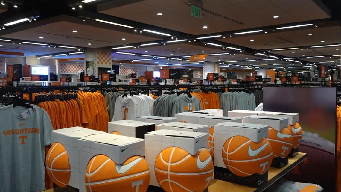 Fans React: Tennessee Volunteers ending Nike deal, returning to Adidas ...