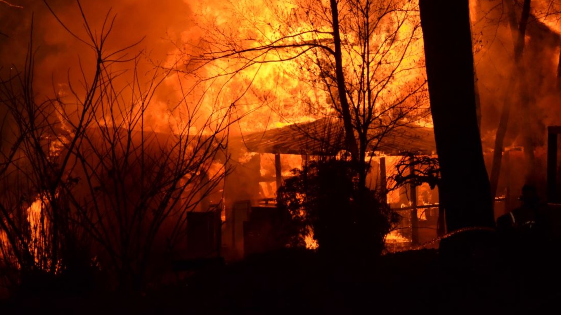 PFFD: Fire destroys large, cabin-style building Monday evening with no injuries reported | wbir.com