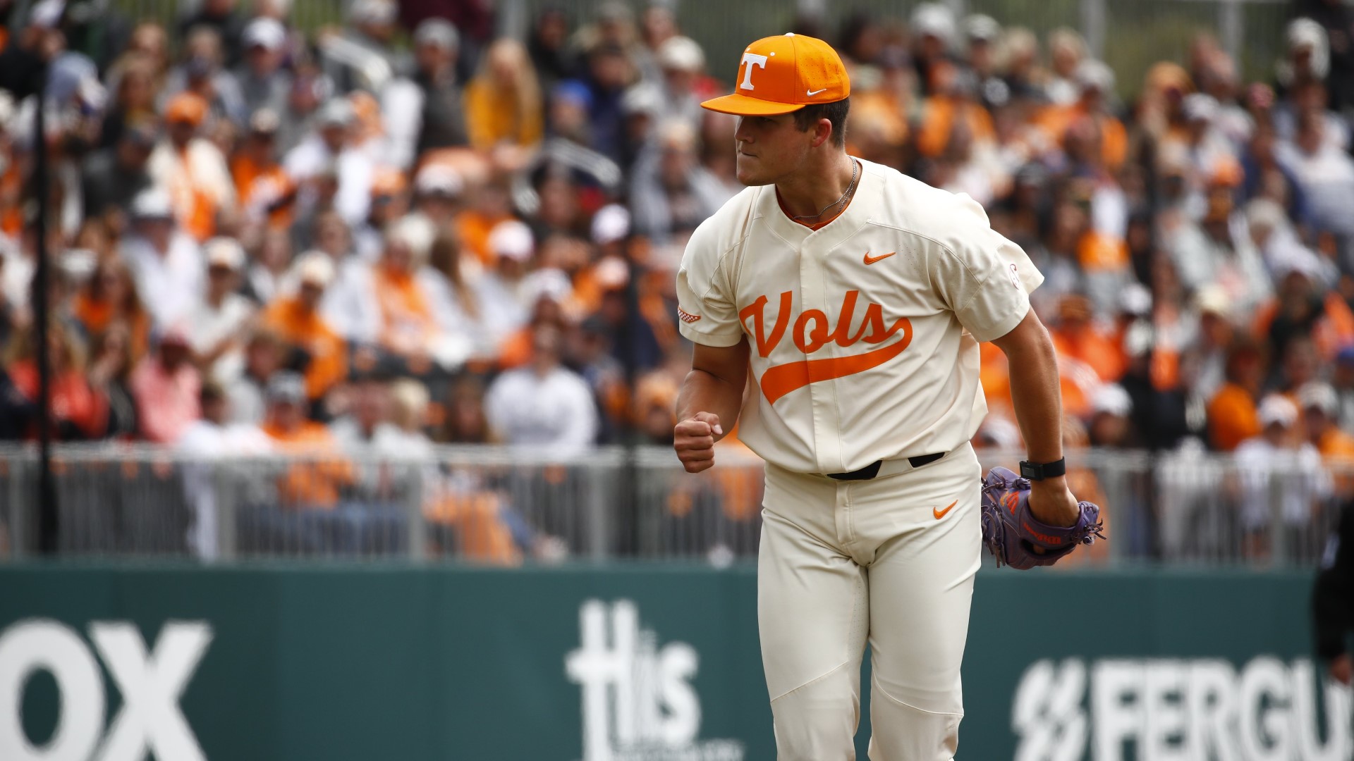 Tennessee completes sweep, tops No. 4 Vanderbilt 10-5 | wbir.com