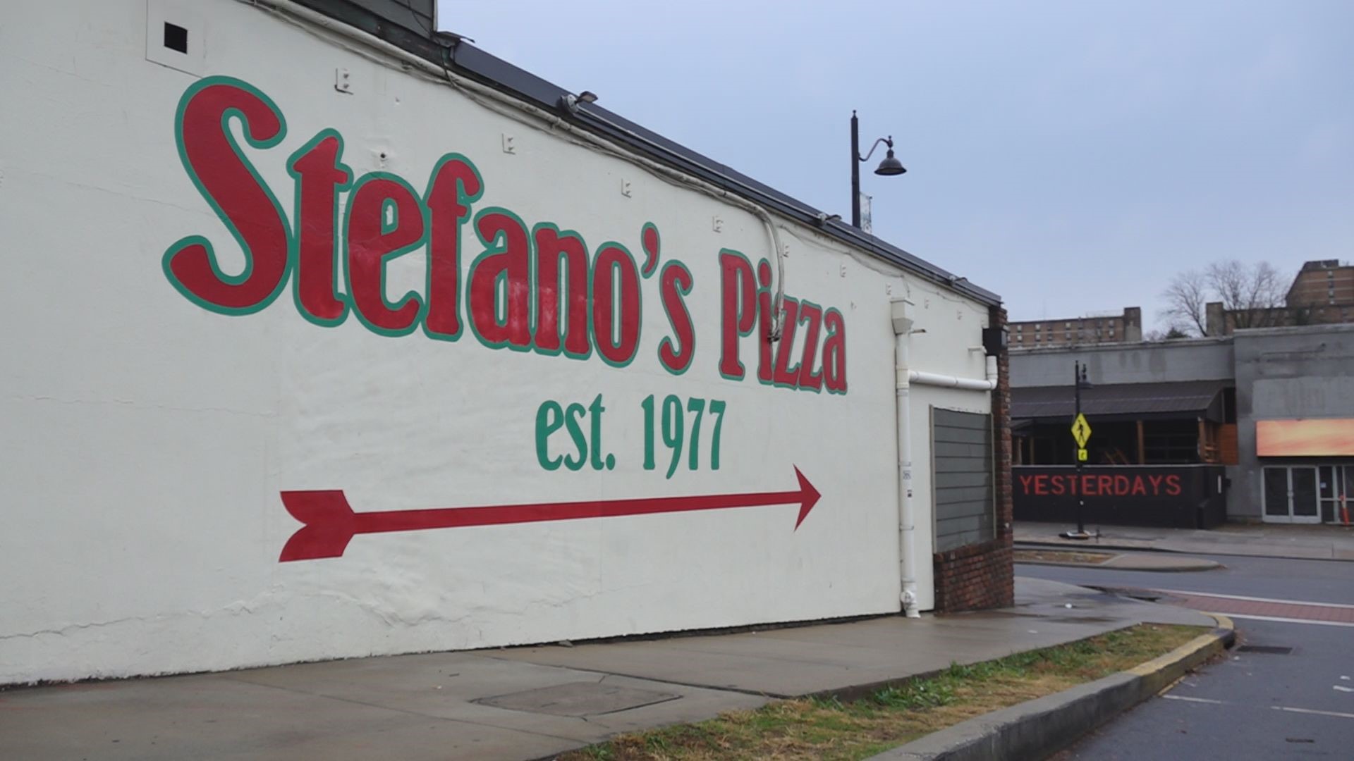 Stefanos Pizza closes on Cumberland Avenue in Knoxville | wbir.com