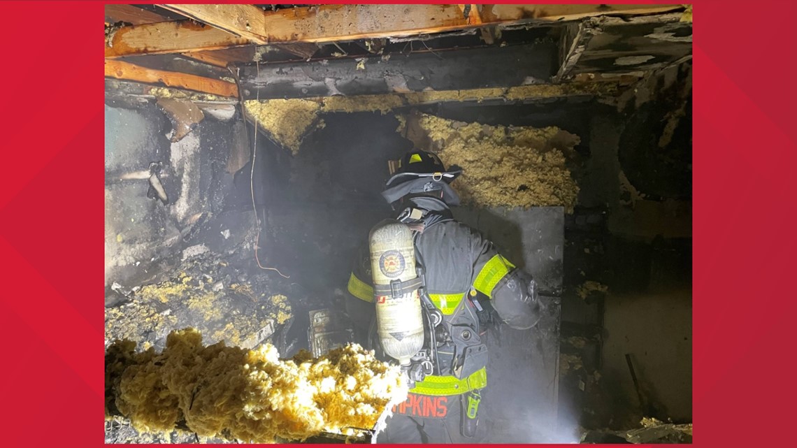 Four displaced after overnight apartment fire in Knoxville | wbir.com