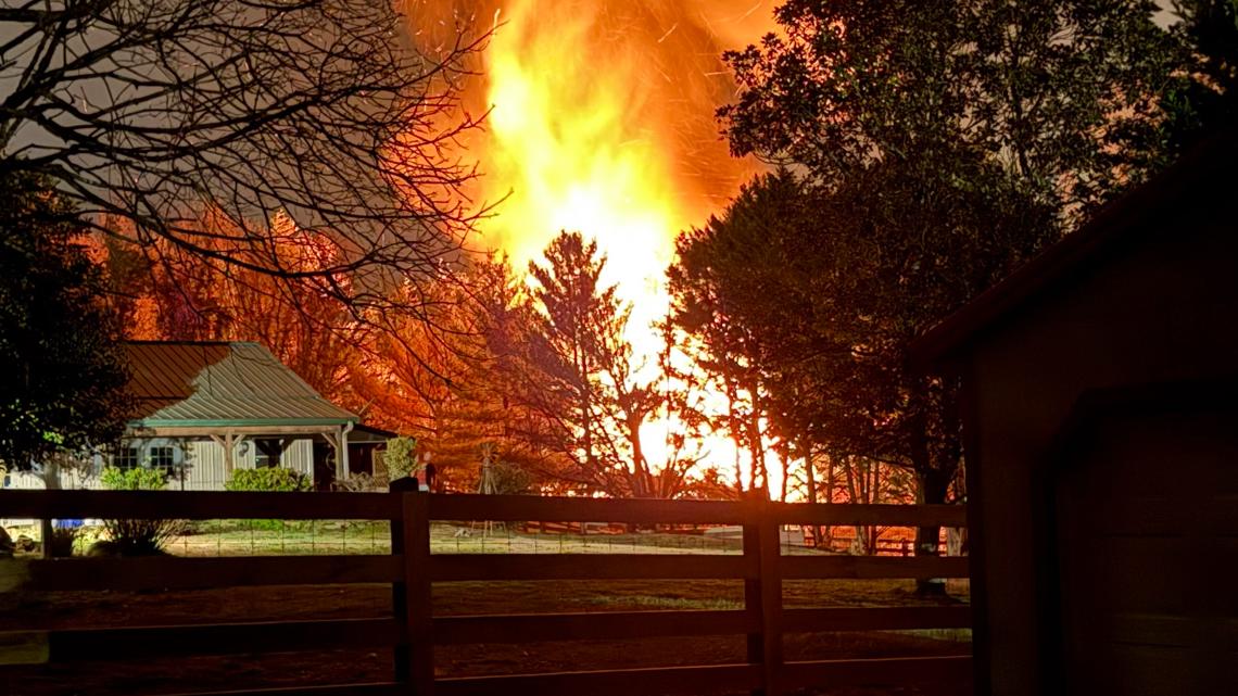 Crews respond to Friendsville house fire | wbir.com