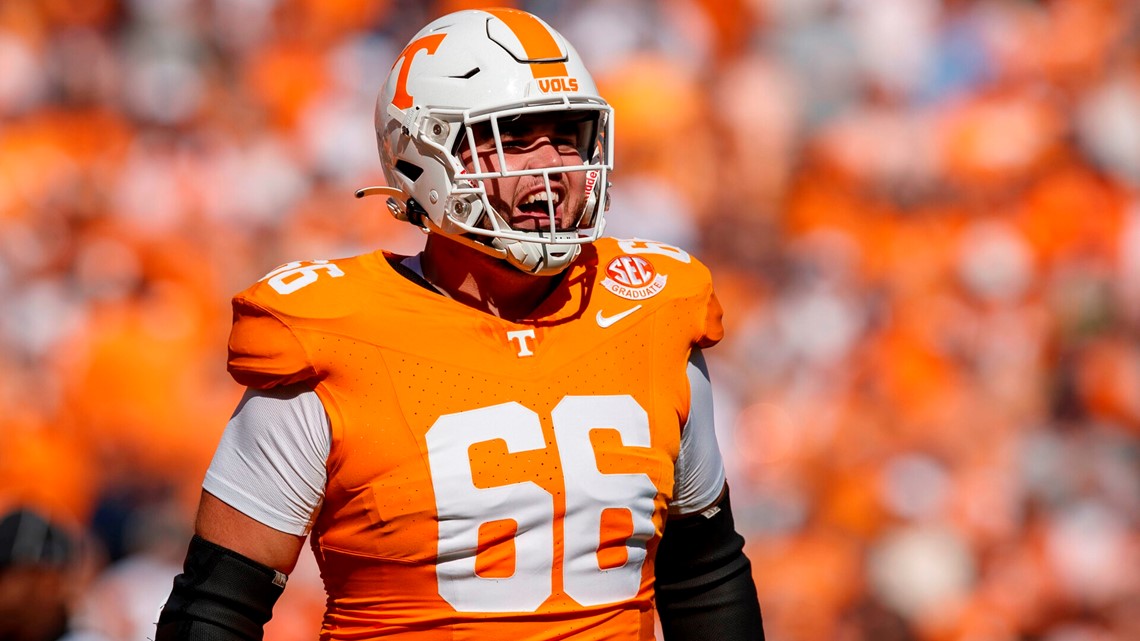 Tennessee offensive lineman Dayne Davis to return for sixth year | wbir.com