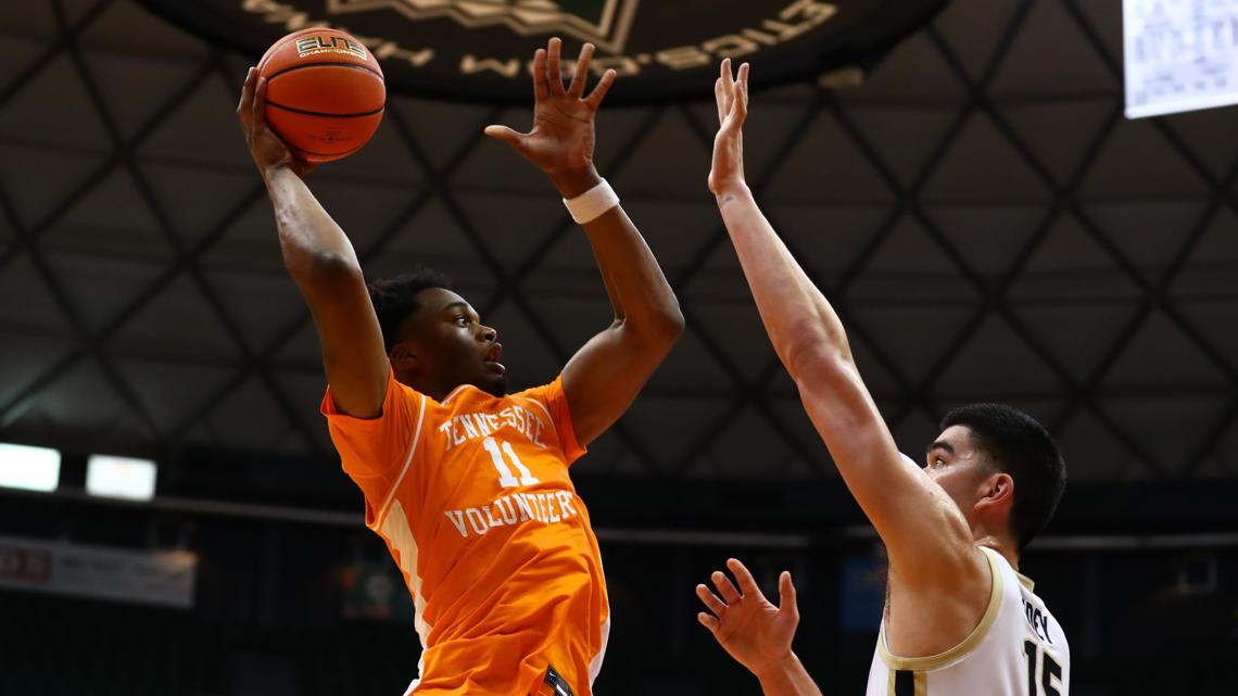 Tennessee Basketball's Tobe Awaka to enter transfer portal | wbir.com