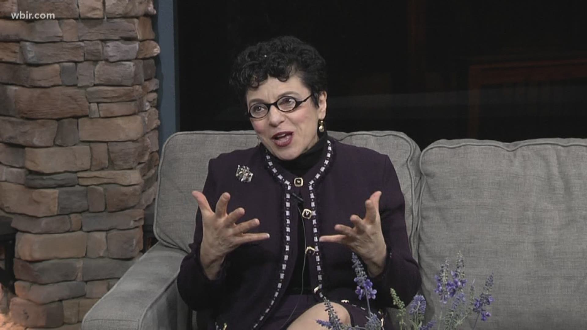 Exhibition celebrates local artist Pat Roddy | wbir.com