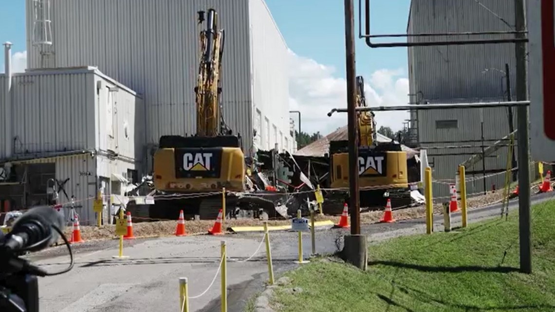 Crews start tearing down former reactor facility at ORNL | wbir.com