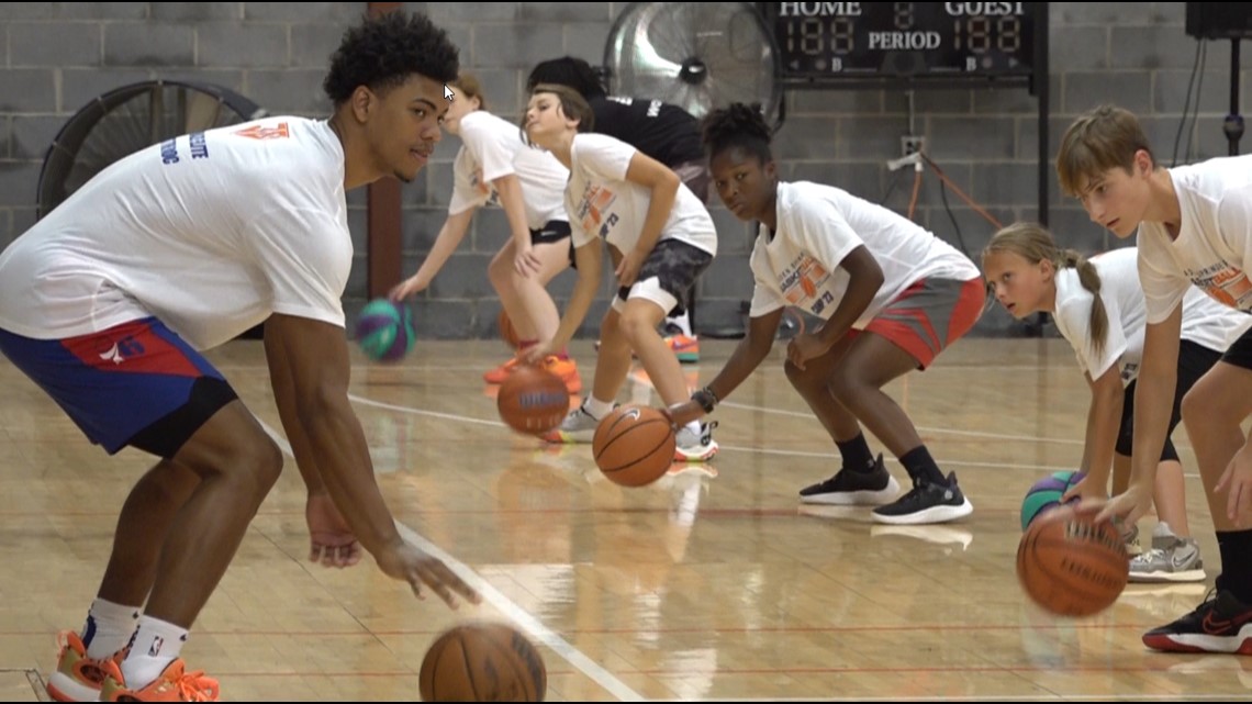 VFL Jaden Springer hosts basketball camp in Knoxville | wbir.com
