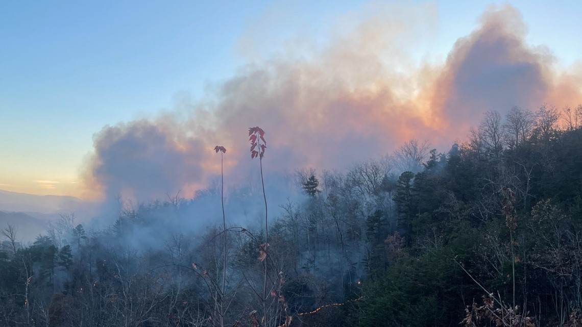 Crews respond to brush fire on Shell Mountain | wbir.com