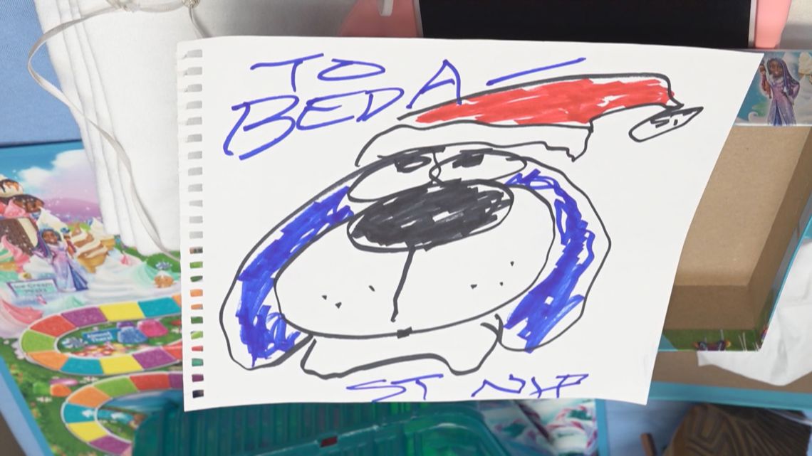 Beloved cartoonist brings holiday joy to patients at East Tennessee ...