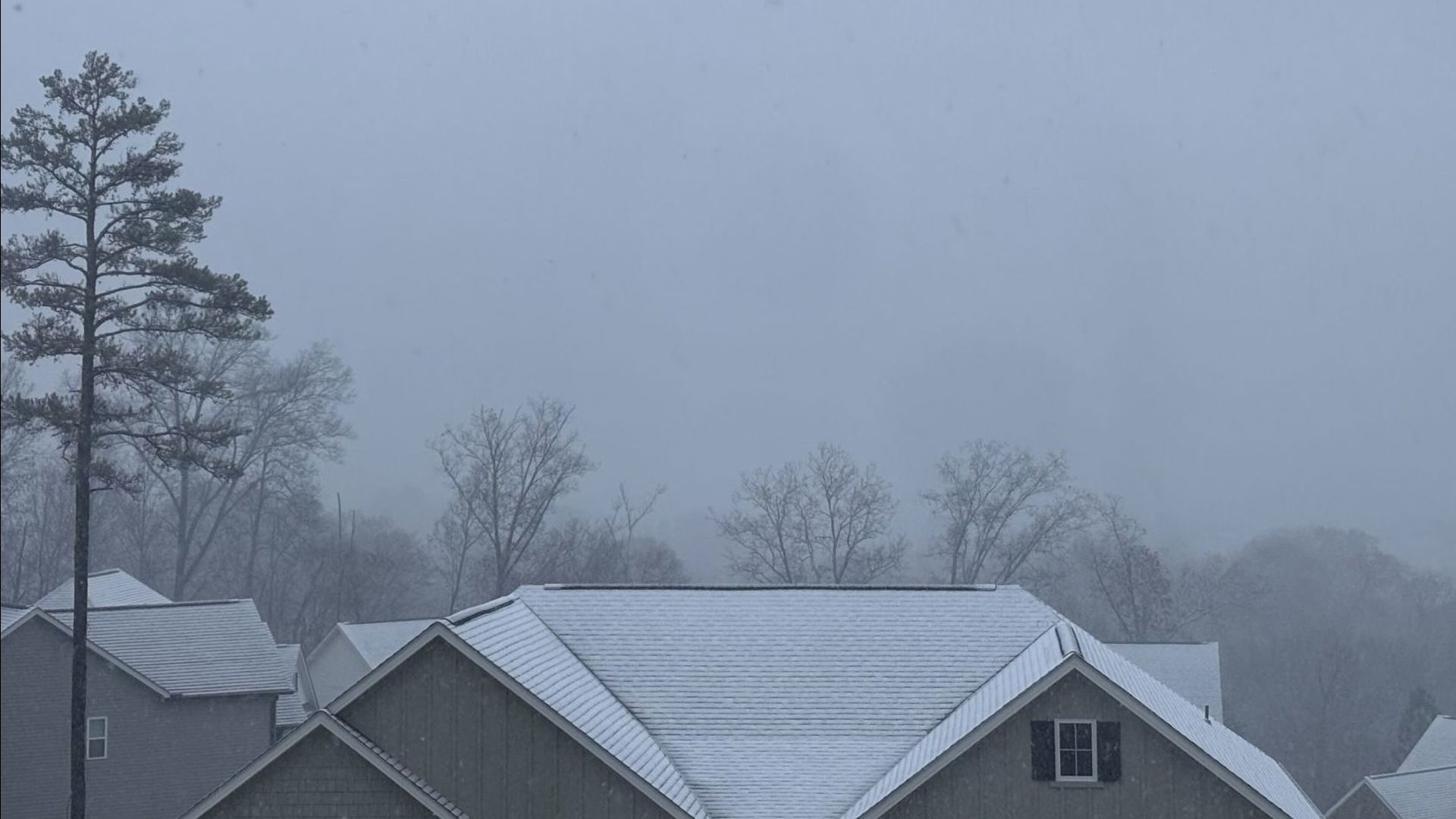 Snow falls across East Tennessee | wbir.com