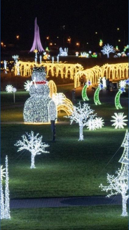 Holiday light show and trails enchant families at Aspire in Clinton ...
