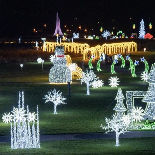 Holiday light show and trails enchant families at Aspire in Clinton ...