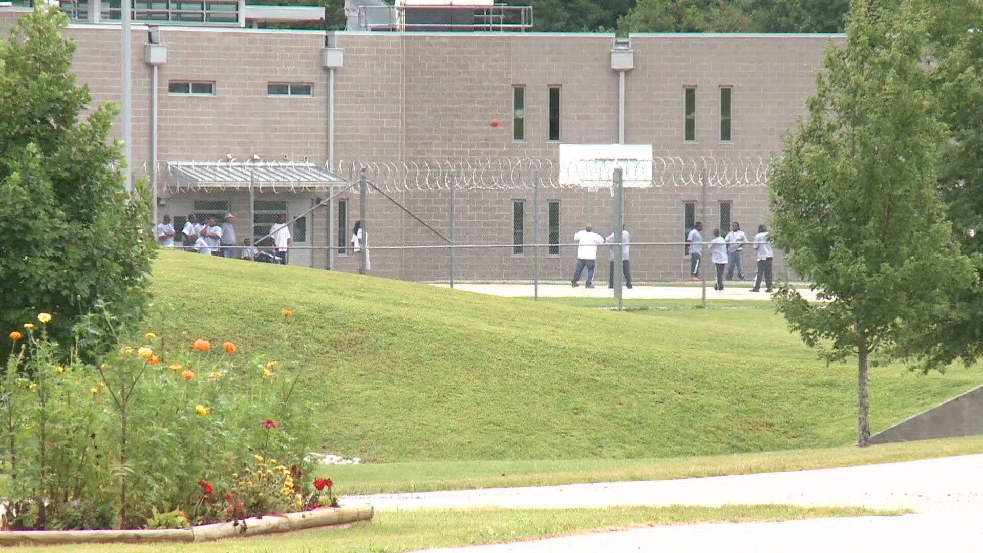 State senators meet with warden of Morgan County Correctional Complex ...