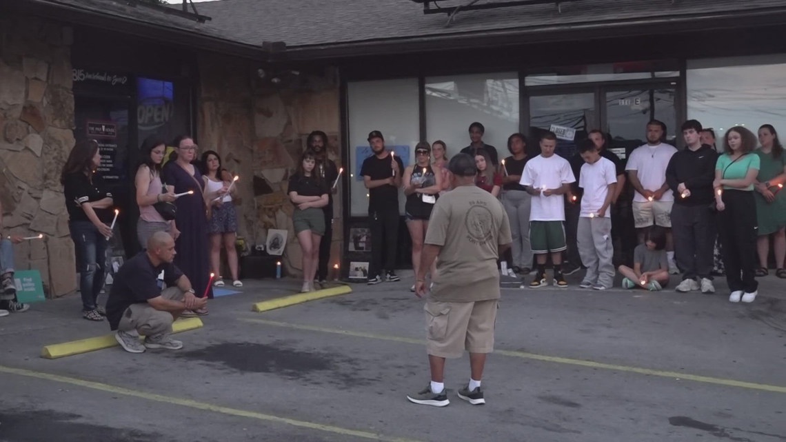 Vigil held for Pint House shooting victims | wbir.com