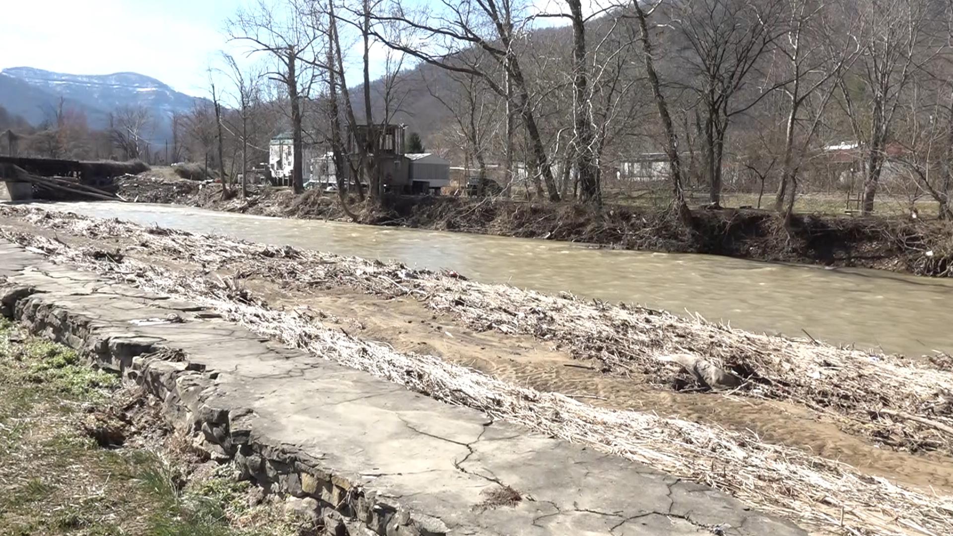 'There was really nowhere to go' | Small Kentucky community recovering ...